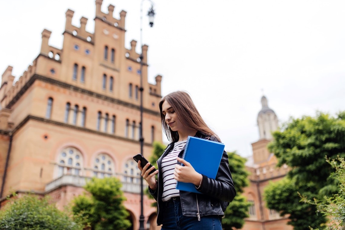 Navigating The College Selection Process - TheCollegeTour.com