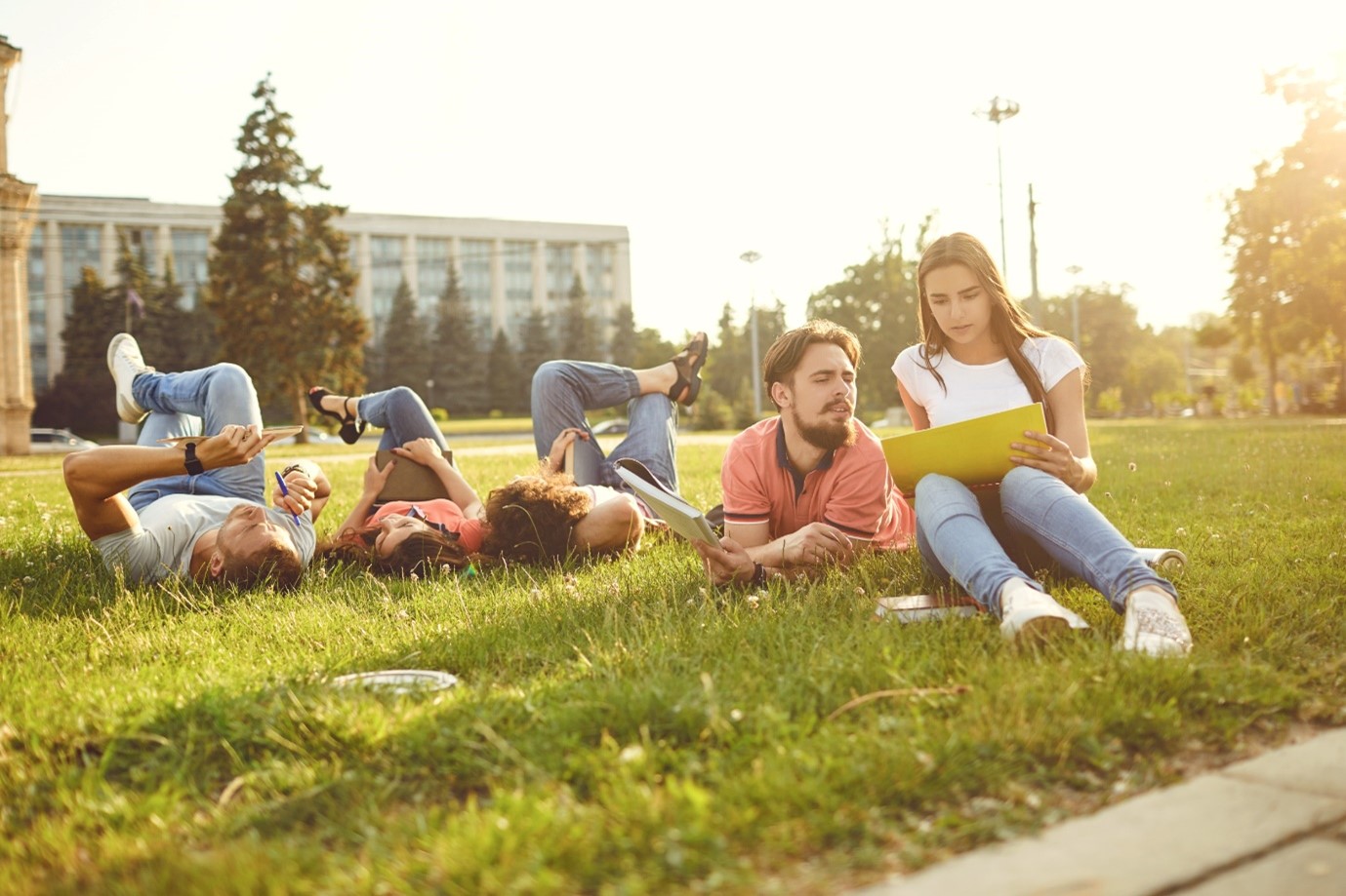 Choosing Between A Community College or a Four-Year University ...